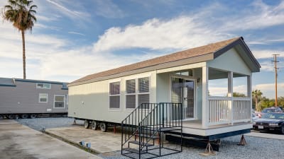 Manufactured home retailer - Factory Expo Home Center - Lindsay, CA ...
