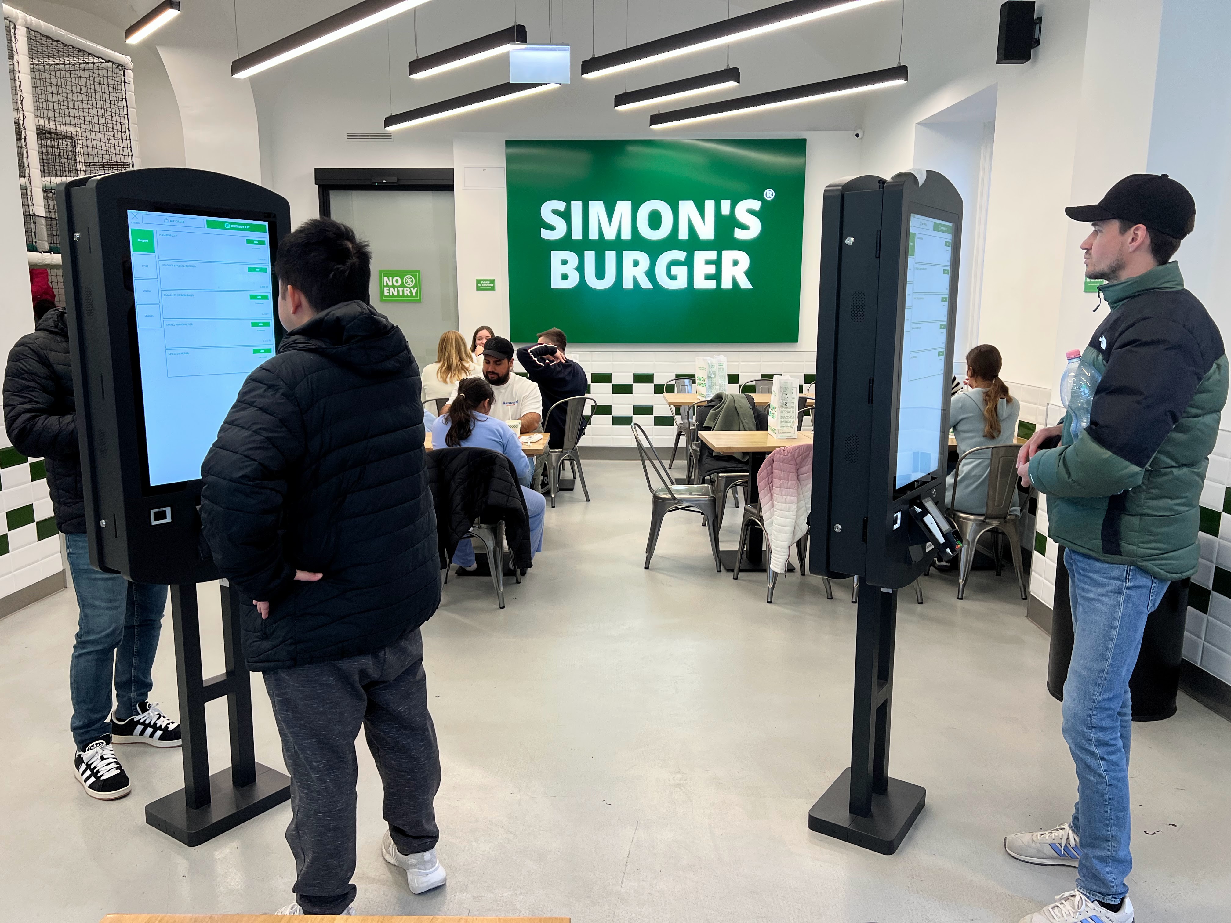Simon's Burger - Offbeat Budapest & Vienna