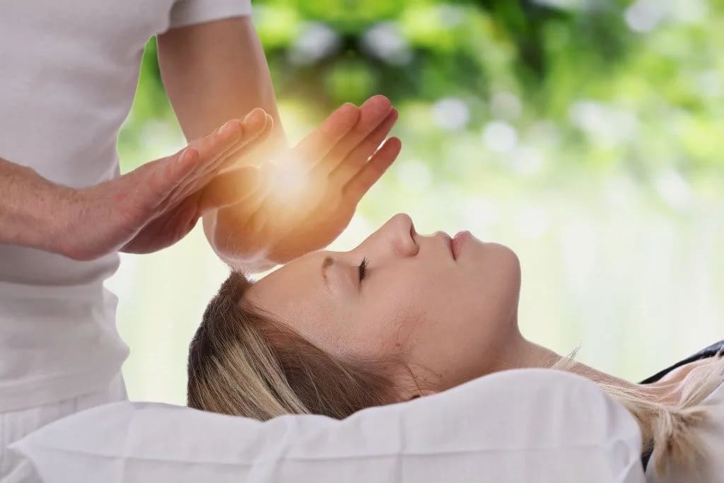 8 Effective Steps to Do Reiki on Yourself: Practical Steps