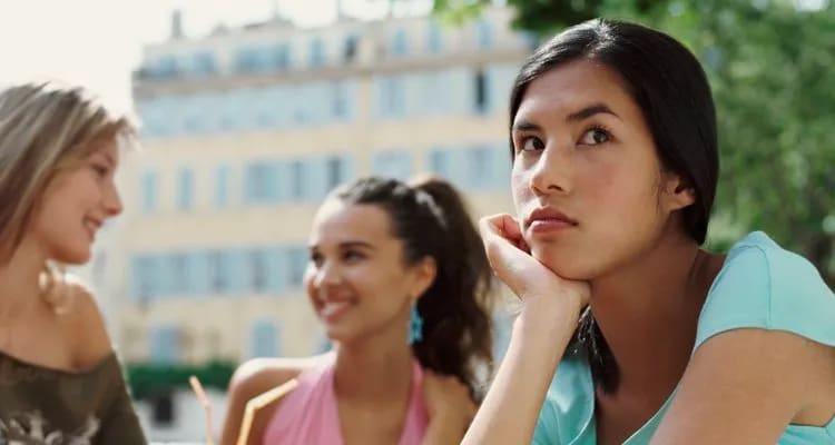 8 Clear Signs Your Sister is Jealous of You