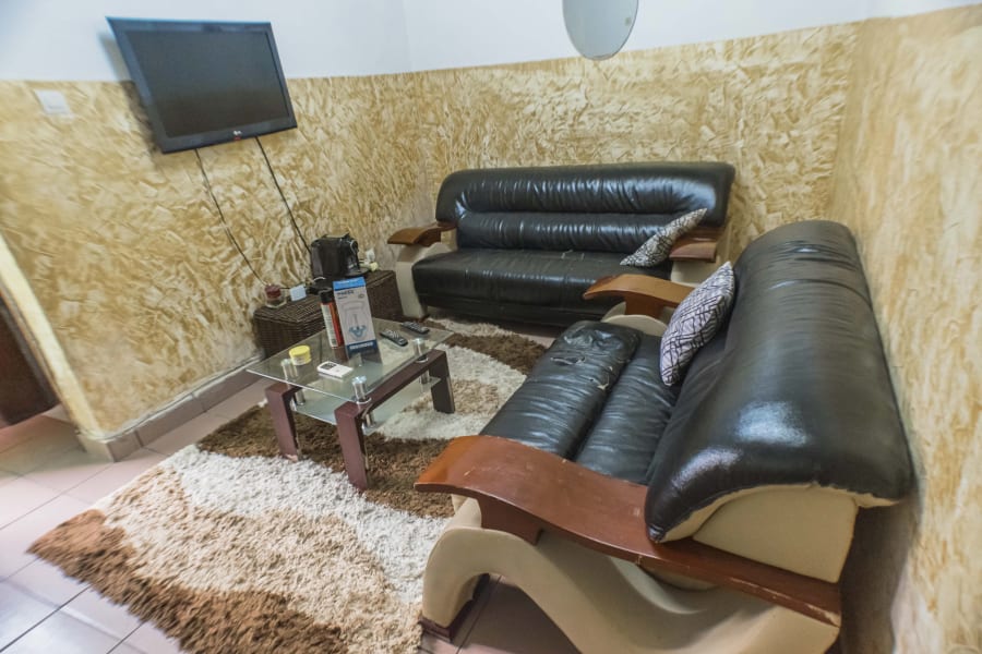 Très beau studio LG (avec compteur prépayé) - Douala,