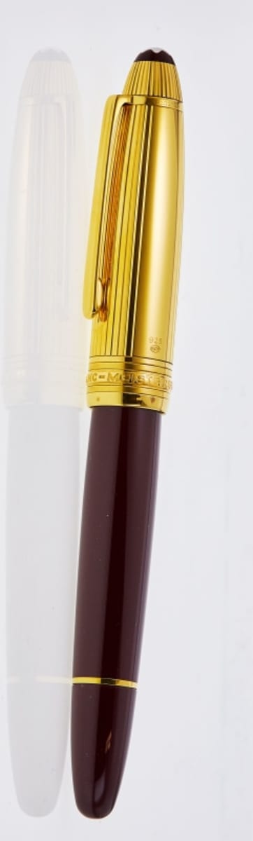 Montblanc Traveller Solitaire Doue Burgundy Resin 18K Gold Nib Fountain ...