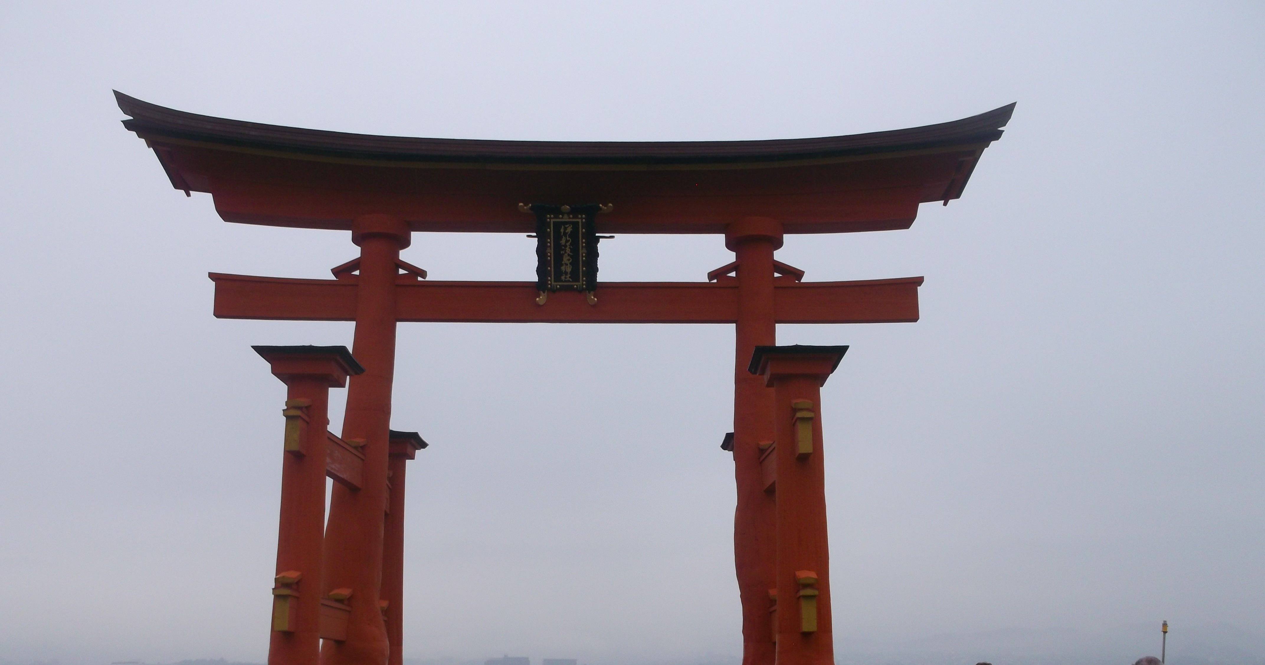 Key #26: A Floating Gate | 7000 Wonders