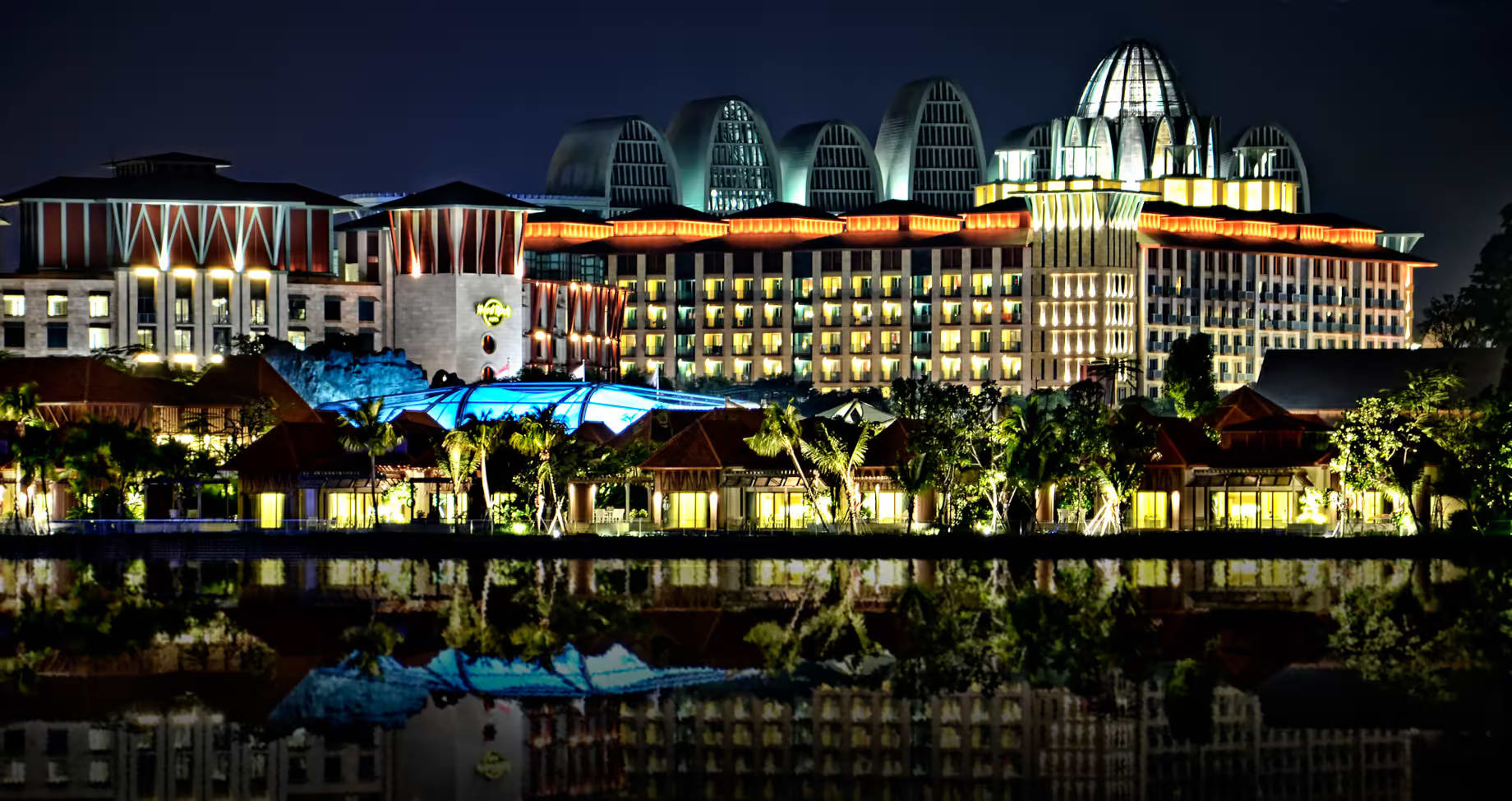 Discover Resorts World Sentosa: Poker & Gambling Insights