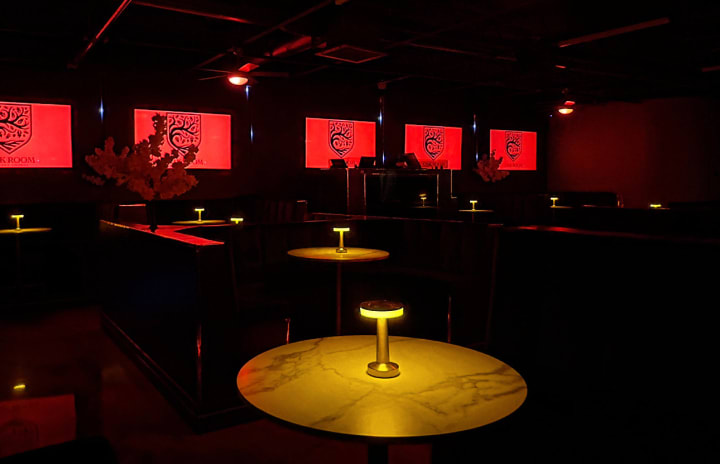 OAK ROOM: Where Elegance Meets Exceptional Hospitality