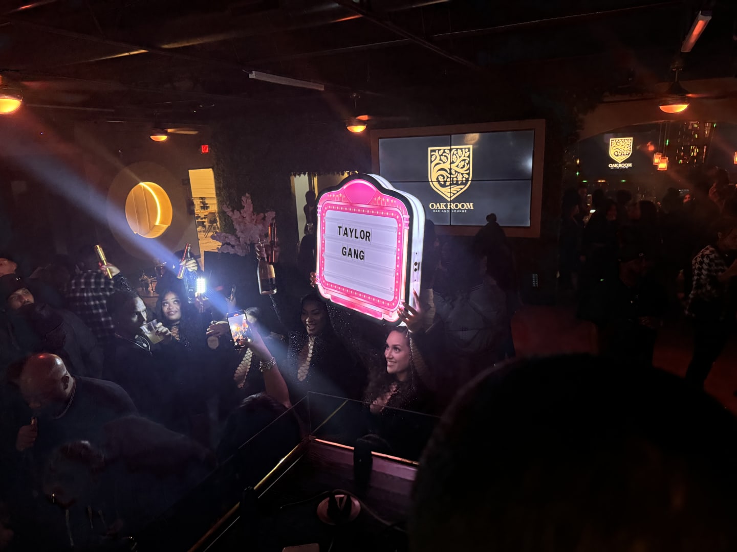 OAK ROOM: Where Elegance Meets Exceptional Hospitality