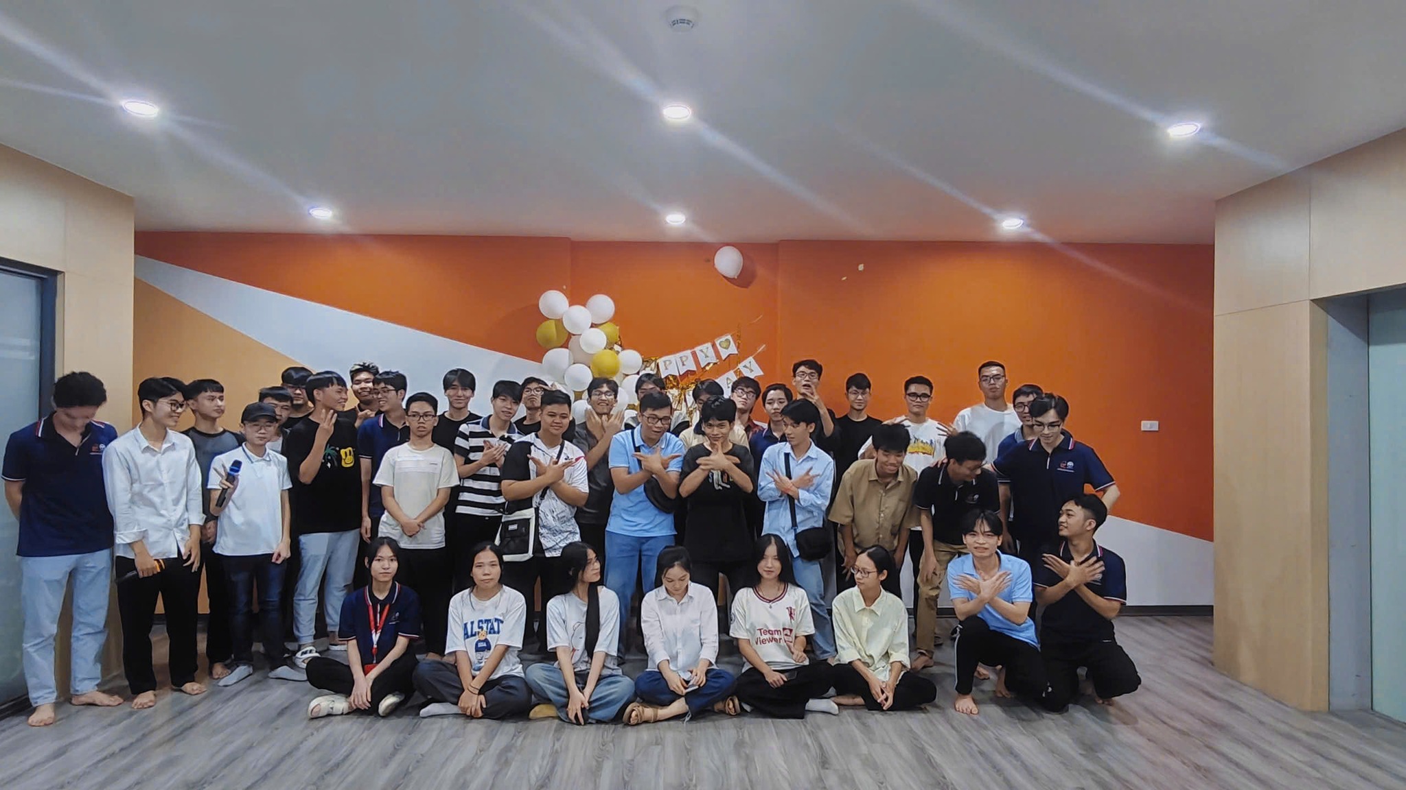 IU CLUB - Shine And Thrive