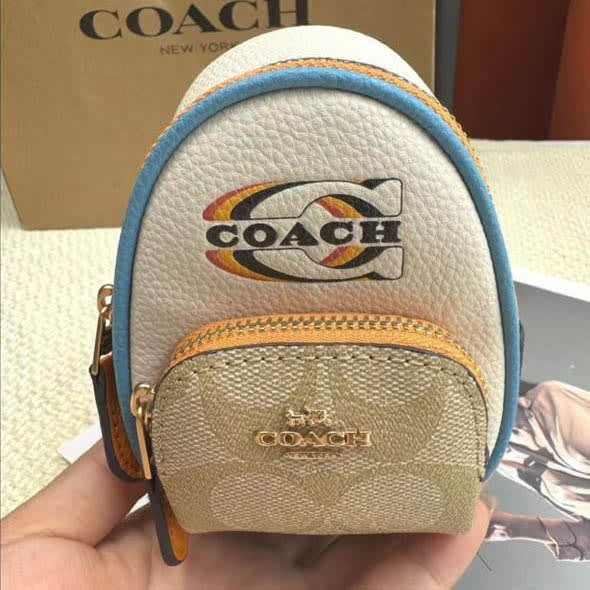 Buy Coach Women's Field White Tote Bag Online - Vogue Mine-1-1-1-1-1-1 ...