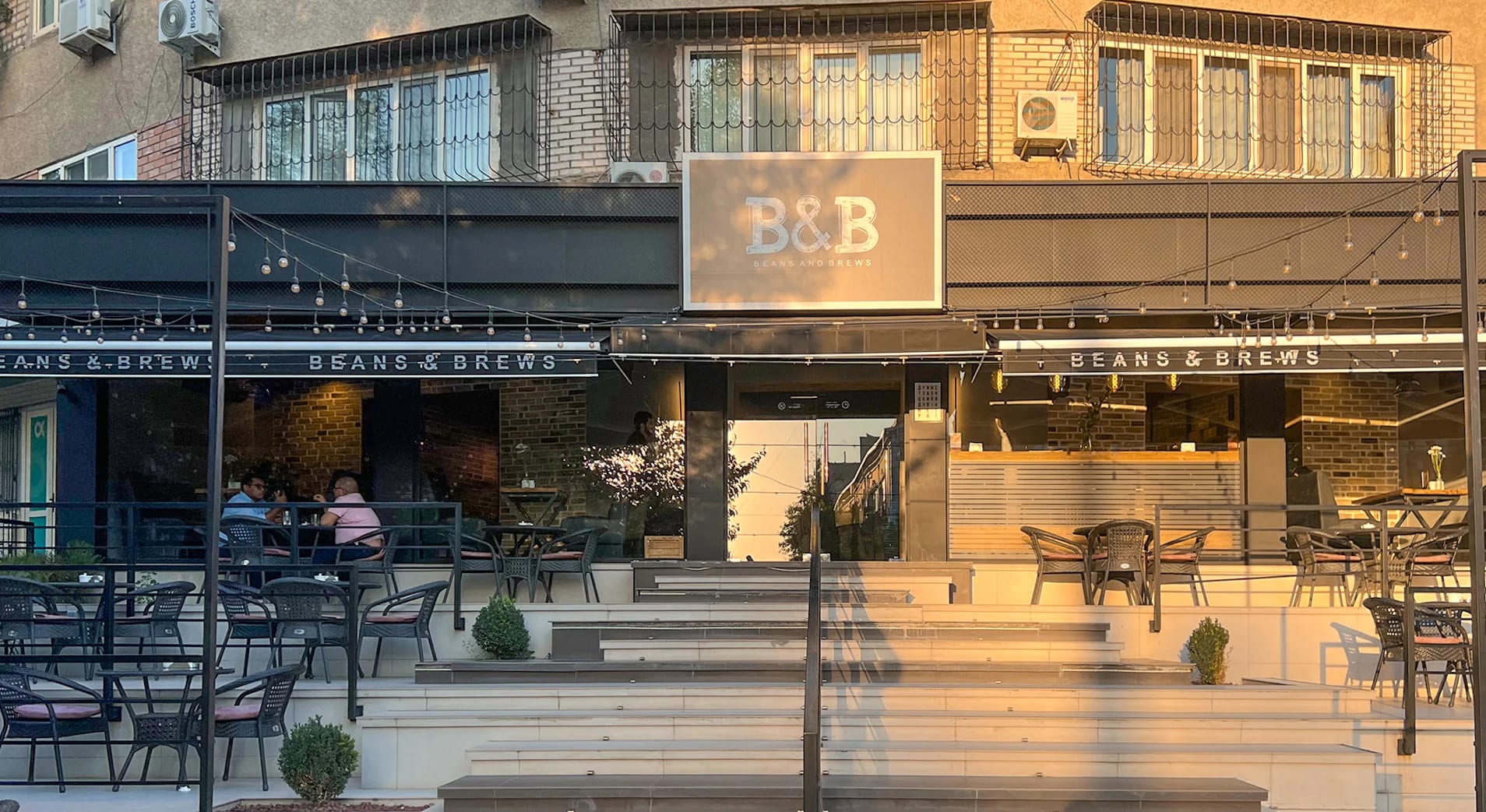 Staff management at B&B Coffee House: How clockster revolutionized one ...