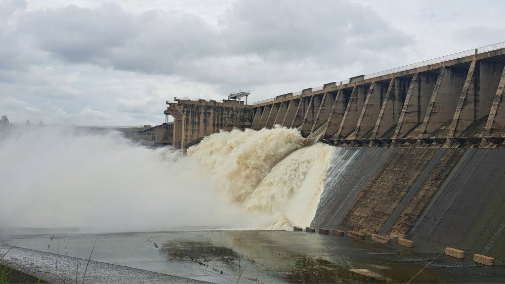 Vaal and Bloemhof dams at full capacity as sluice gates remain ...