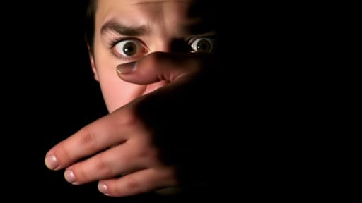 Mouth Covering Dream Symbol: Meaning & Interpretation