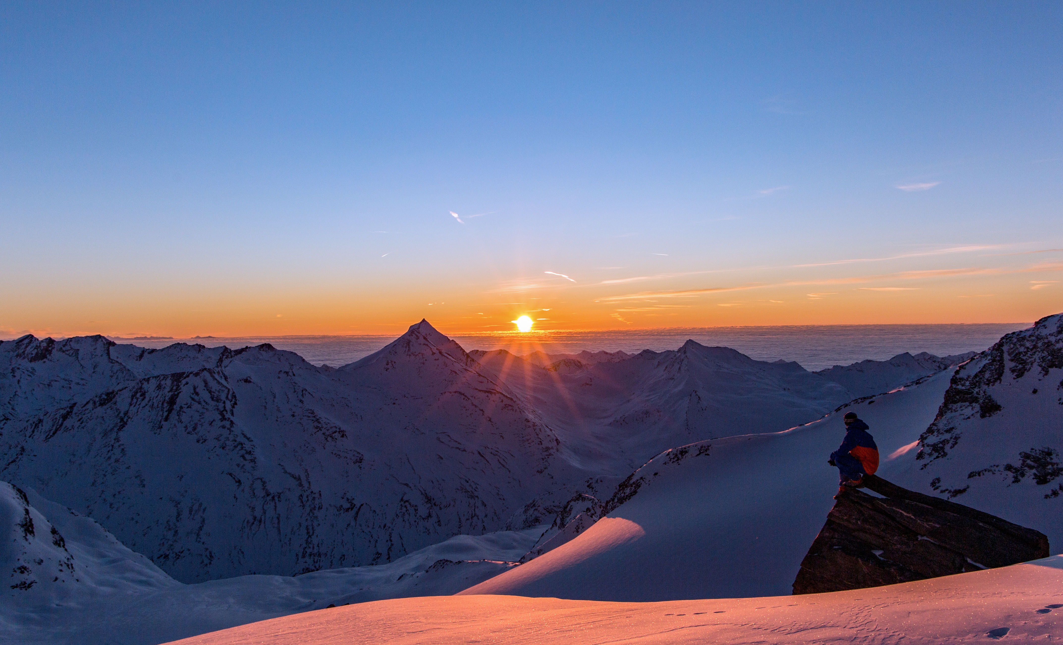 Sunrise Skiing - Entdecken Sie Skifahren mit Sonnenaufgang und Frühstück auf dem Mittelallalin ...