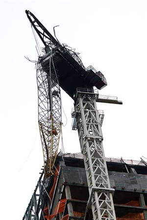 Weathervaning Explained - Why Cranes Spin in Storms | DOZR