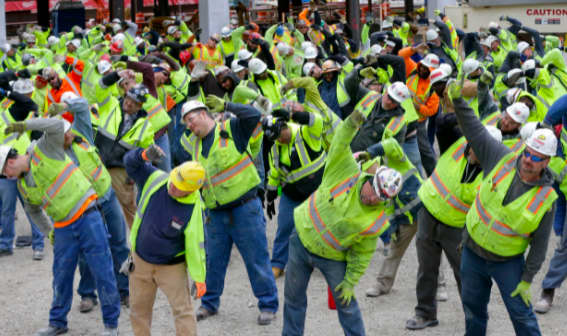 10 Daily Stretches for Construction Workers | DOZR