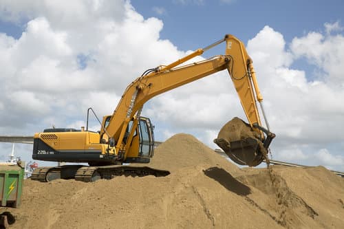 Choosing a tracked VS wheeled excavator