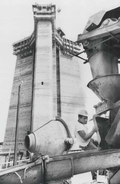 Building the CN Tower: History & Facts | DOZR