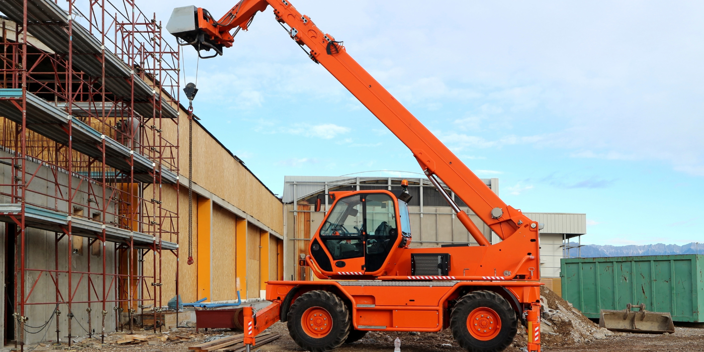 Forklift vs Telehandler: Choosing Ideal Material Handling Equipment