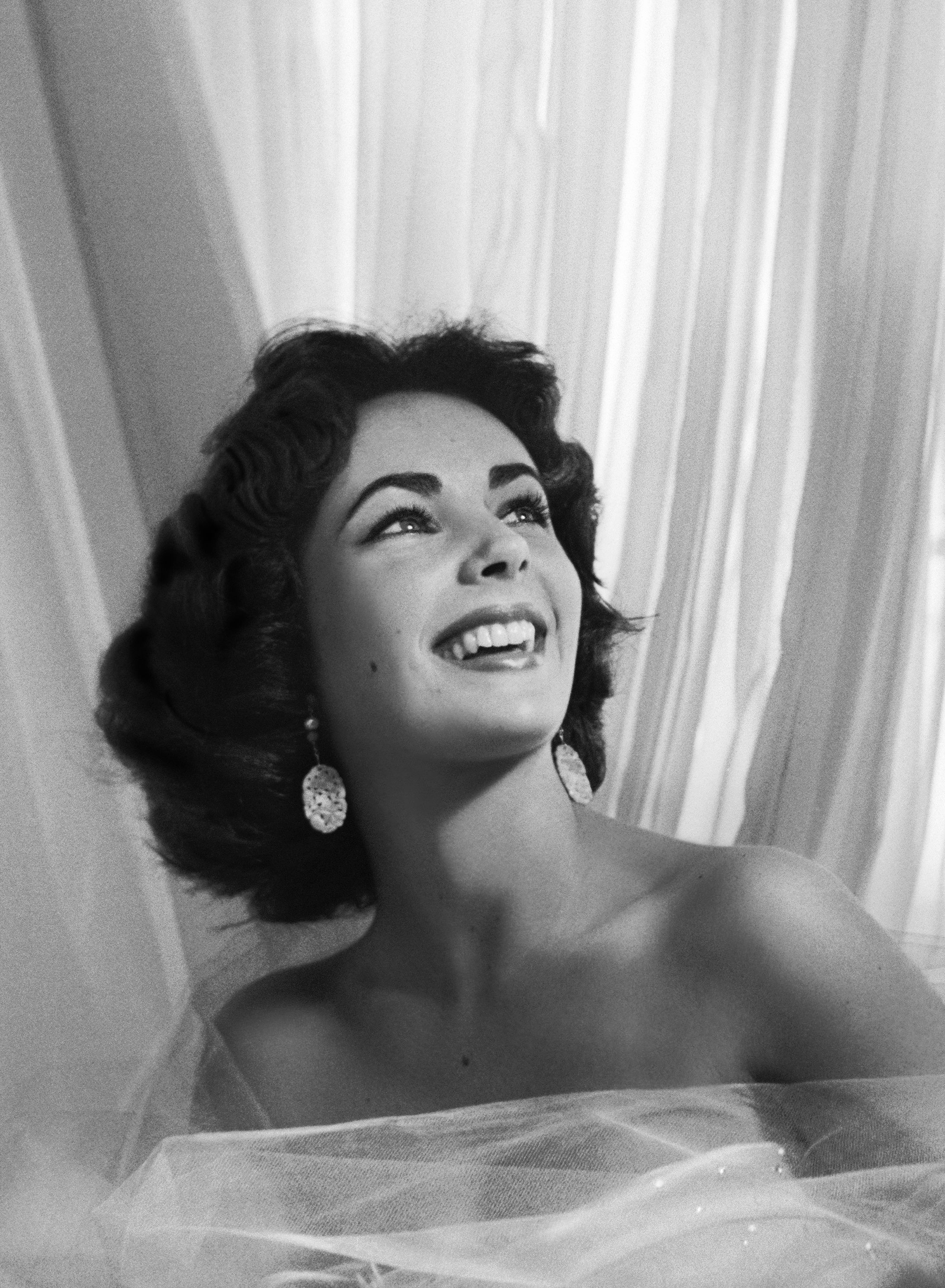 Elizabeth Taylor glamour por... | Bob Willoughby | Galle...