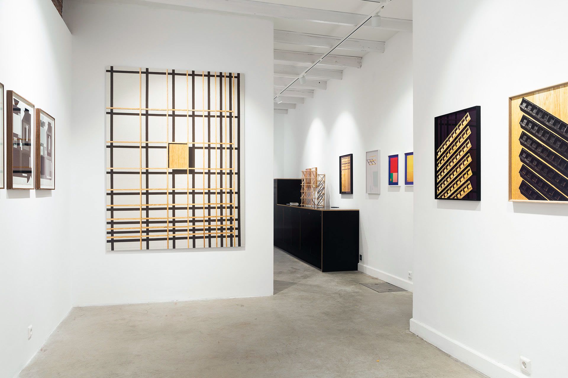 A line, a grid, a knot | Gallery Viewer