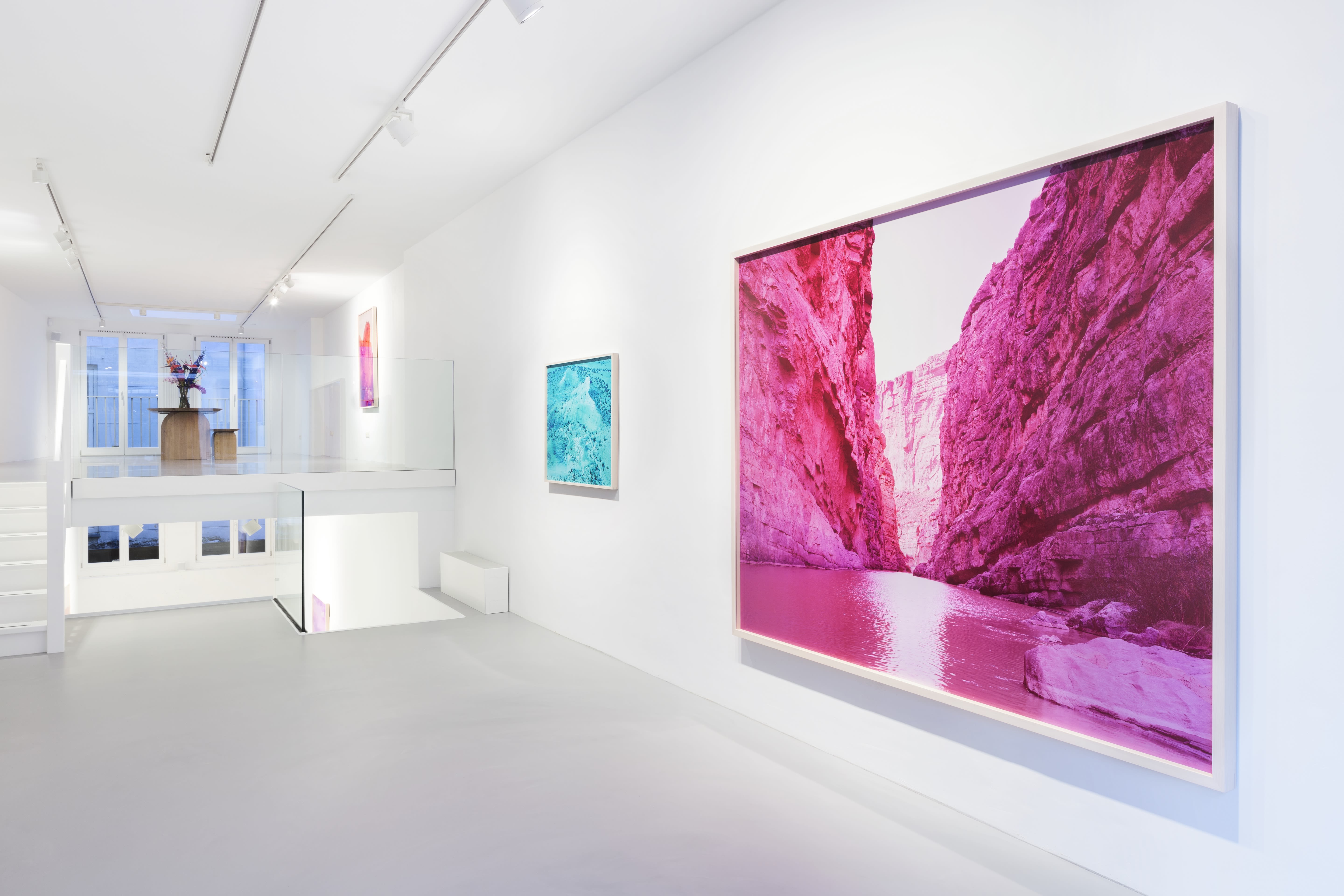 Enari Gallery | Artists | Gallery Viewer