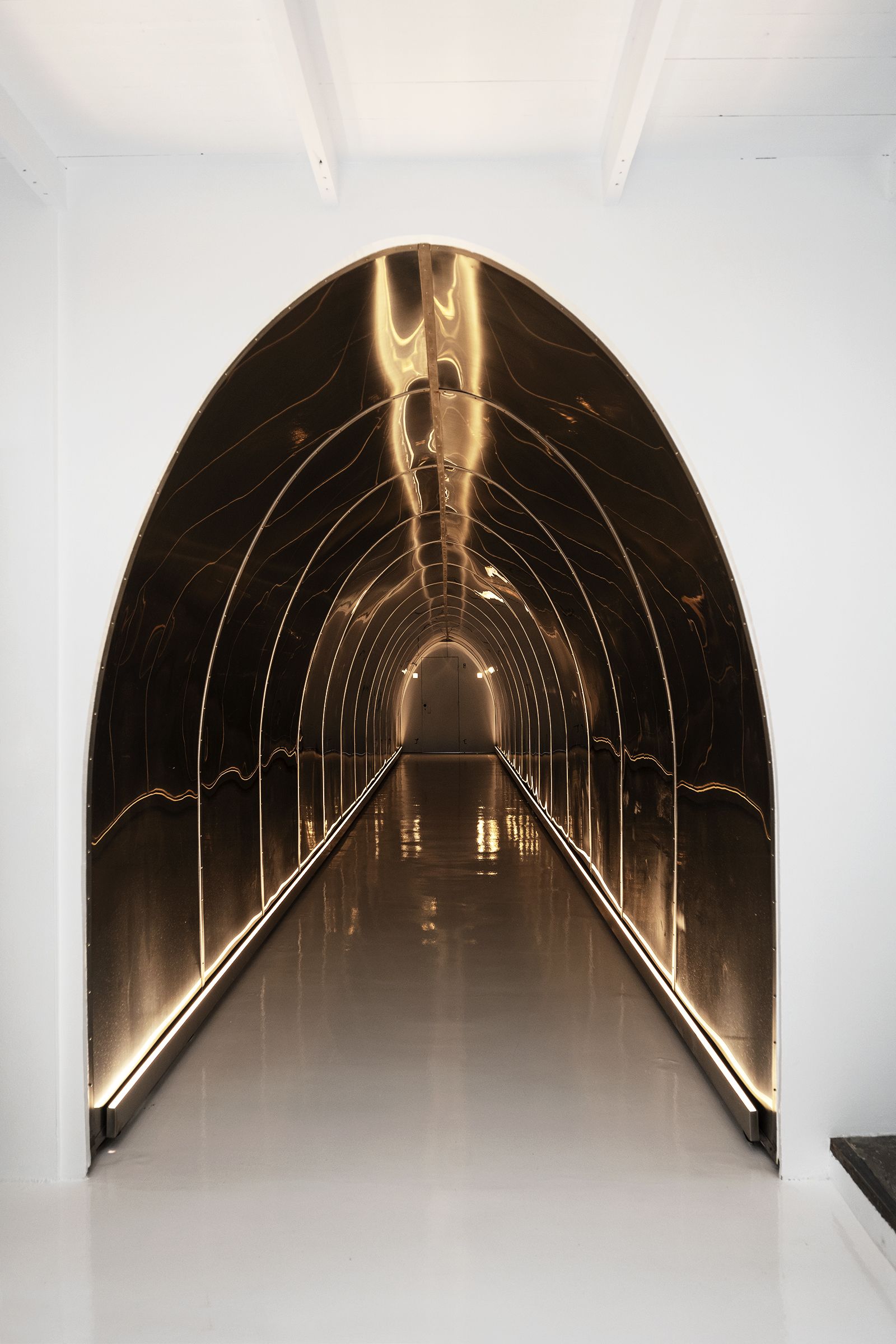 ALZUETA GALLERY | Kunstenaars | Gallery Viewer