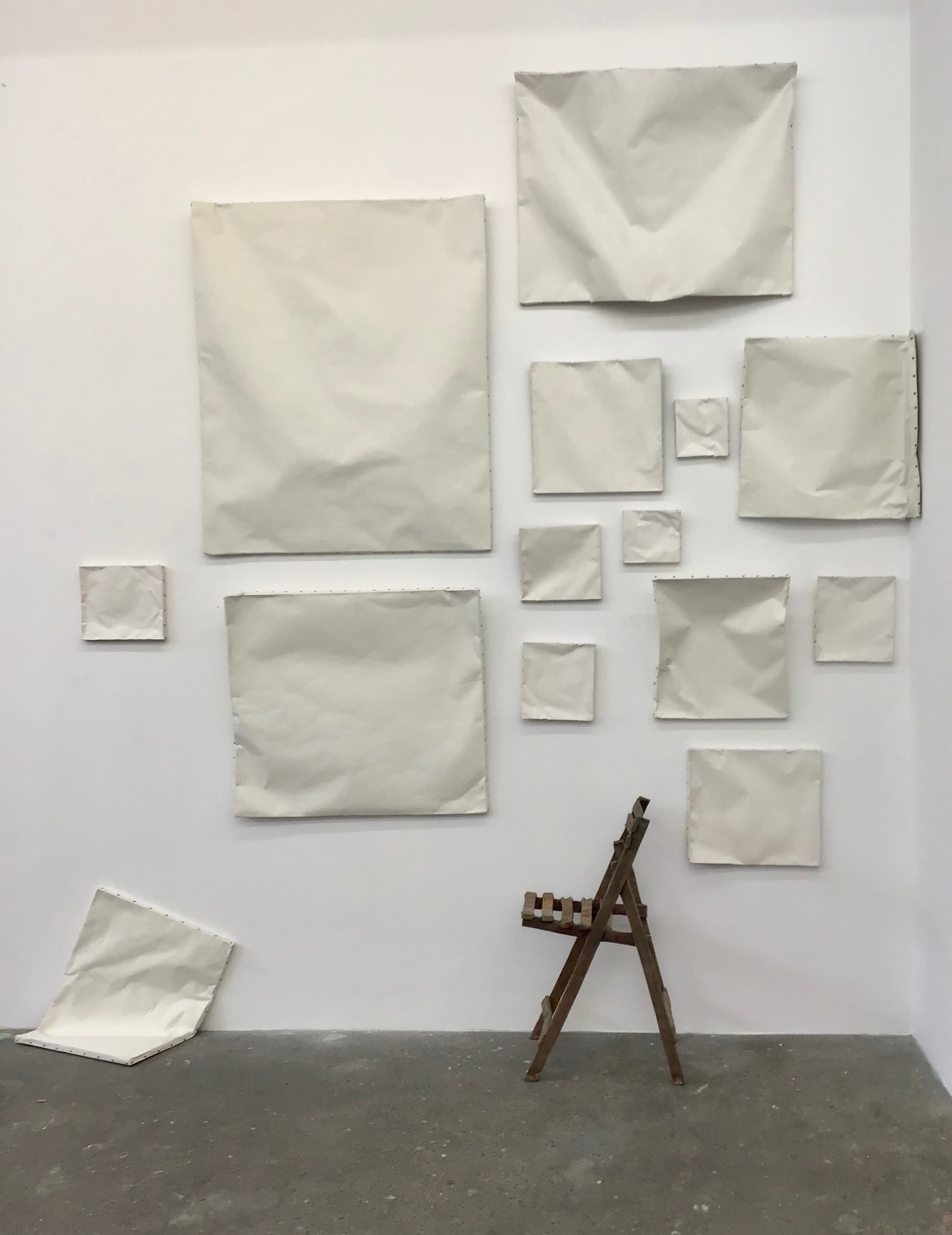 installatie met stoel | Johan de Wit | Gallery Viewer