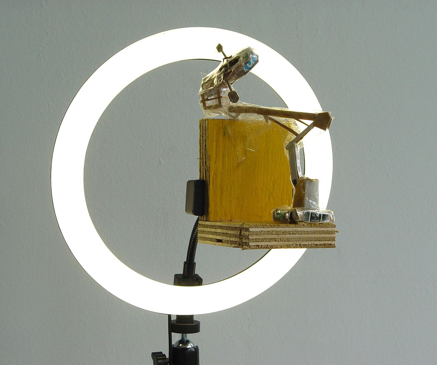 Maqqueta Scissor lift - Ding... | Lee McDonald | Gallery...