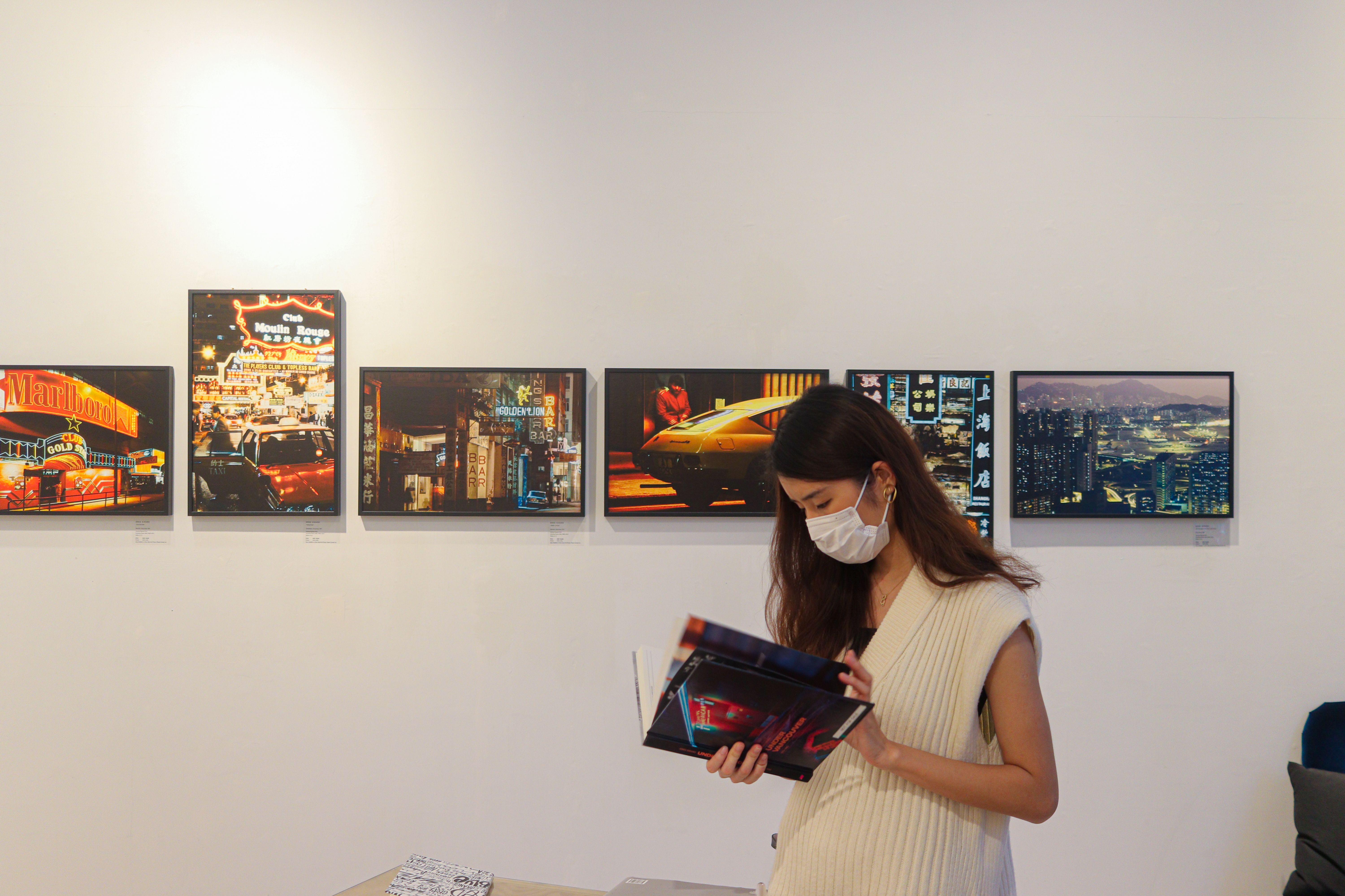 Blue Lotus Gallery | Kunstenaars | Gallery Viewer