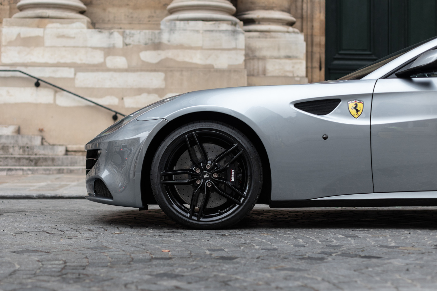 L'art de l'automobile | Ferrari FF V12 4RM