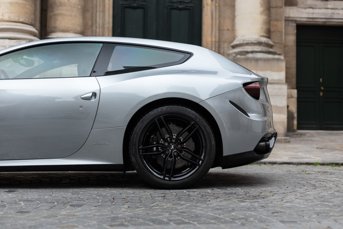 L'art de l'automobile | Ferrari FF V12 4RM