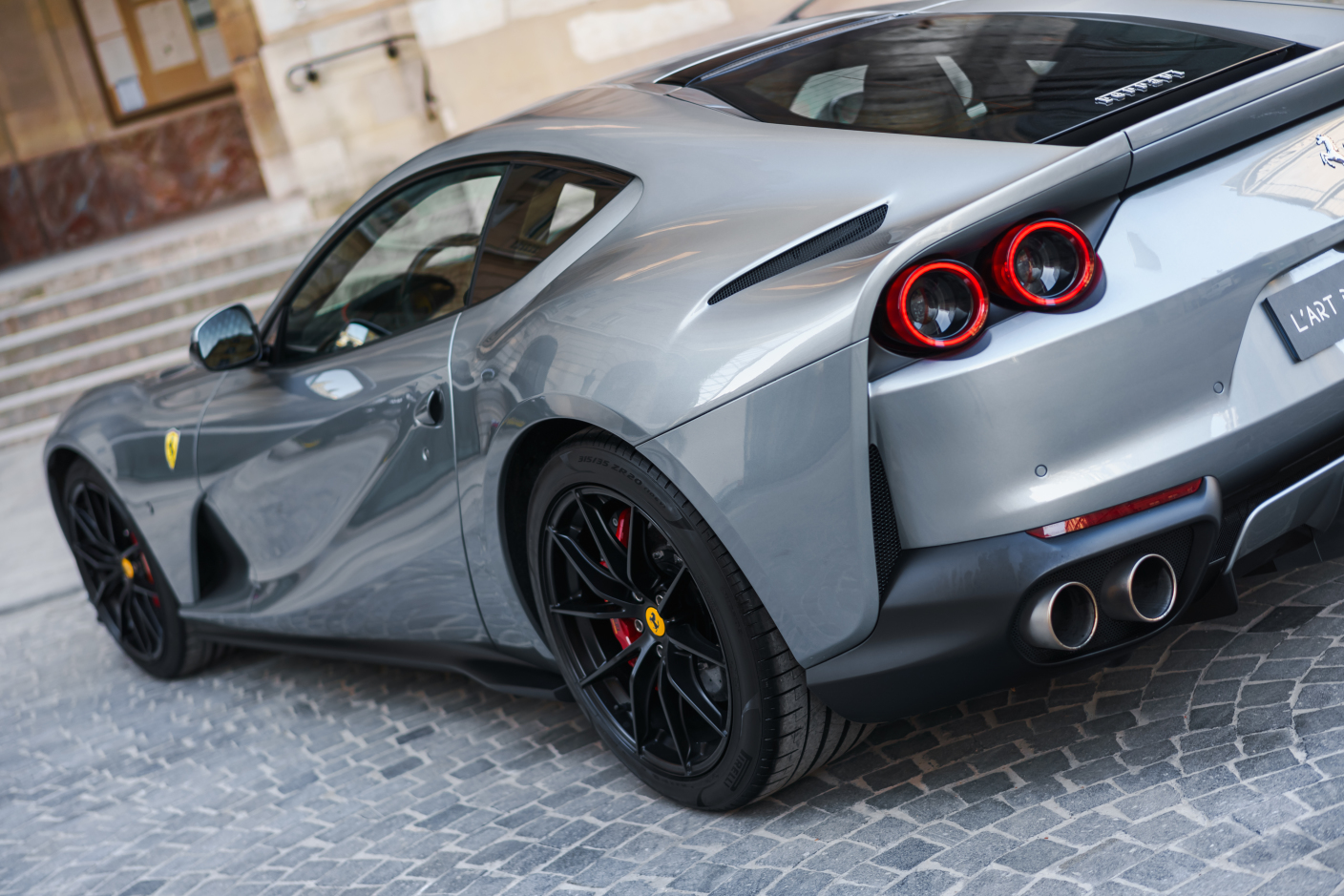 L'art de l'automobile | Ferrari 812 Superfast *Grigio Titanio*