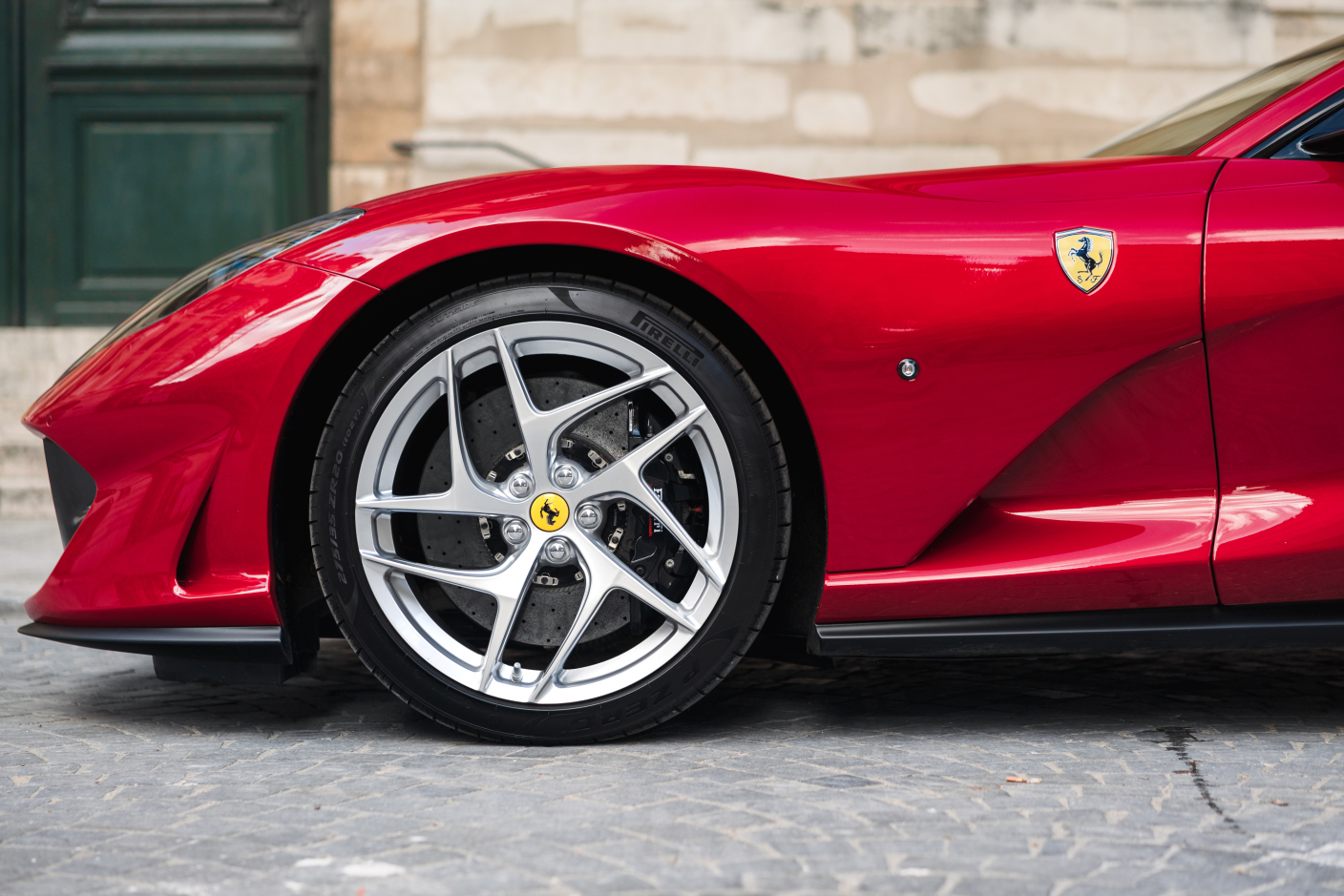 L'art de l'automobile | Ferrari 812 Superfast *Rosso Berlinetta*