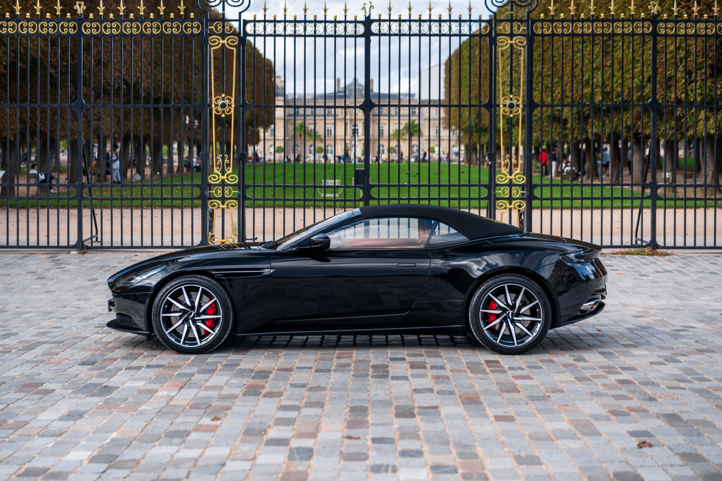 L'art de l'automobile | Aston Martin DB11 V8 Volante *Very low