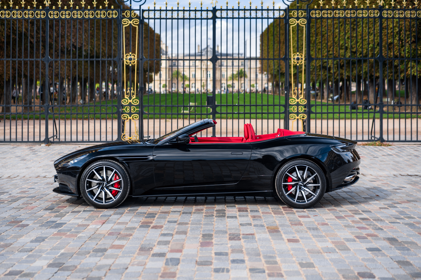 L'art de l'automobile | Aston Martin DB11 V8 Volante *Very low