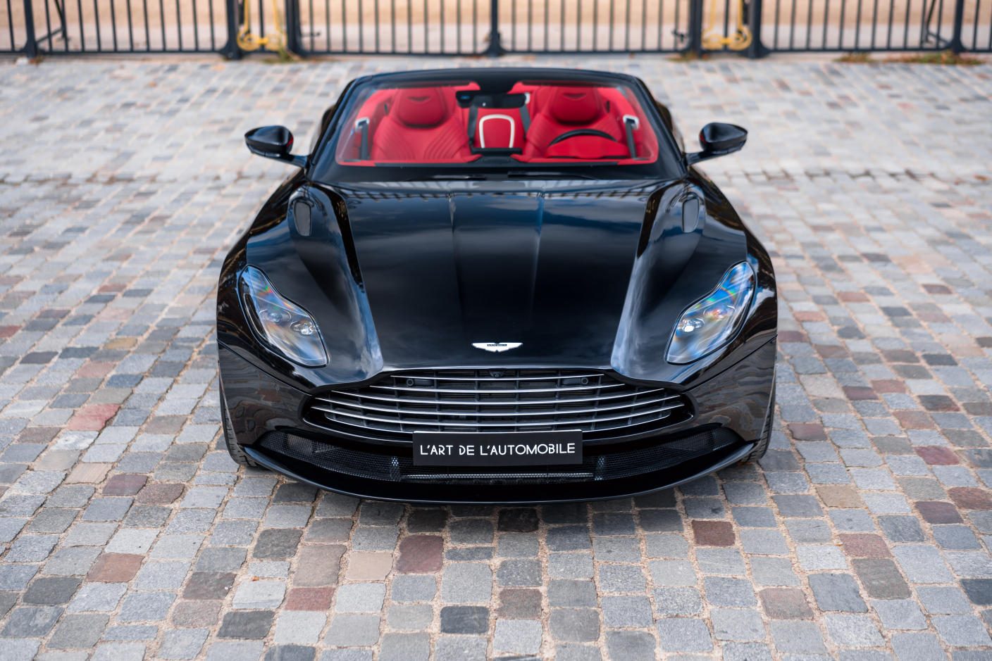 L'art de l'automobile | Aston Martin DB11 V8 Volante *Very low