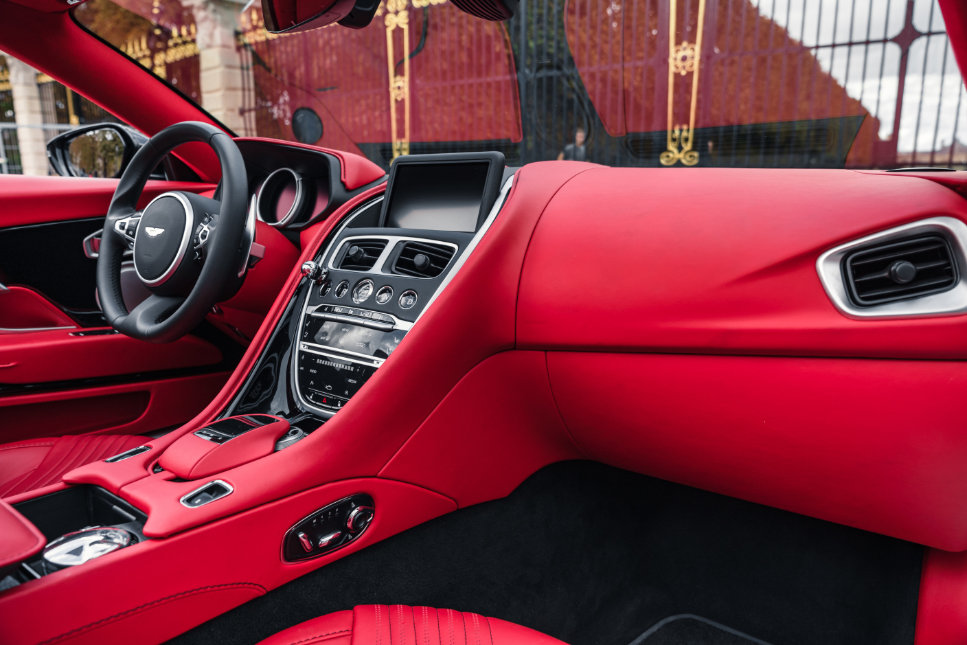 L'art de l'automobile | Aston Martin DB11 V8 Volante *Very low