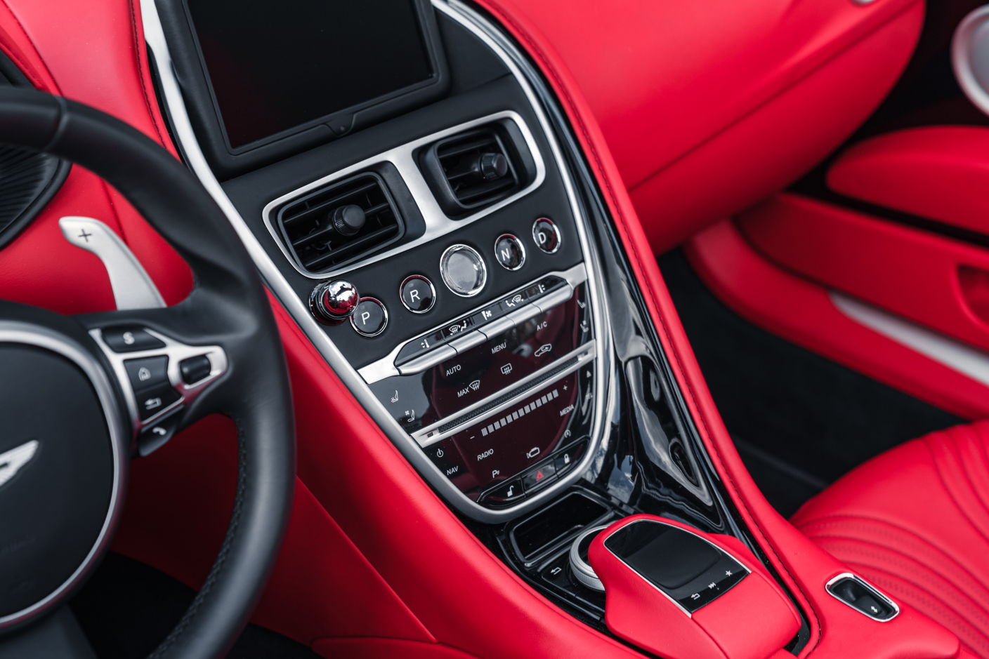 L'art de l'automobile | Aston Martin DB11 V8 Volante *Very low