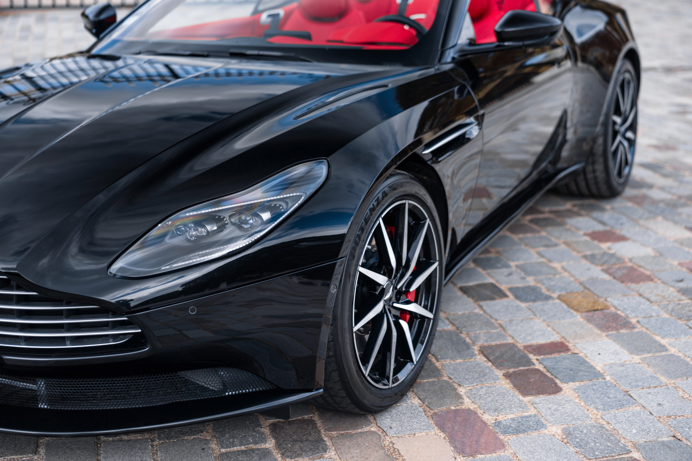 L'art de l'automobile | Aston Martin DB11 V8 Volante *Very low