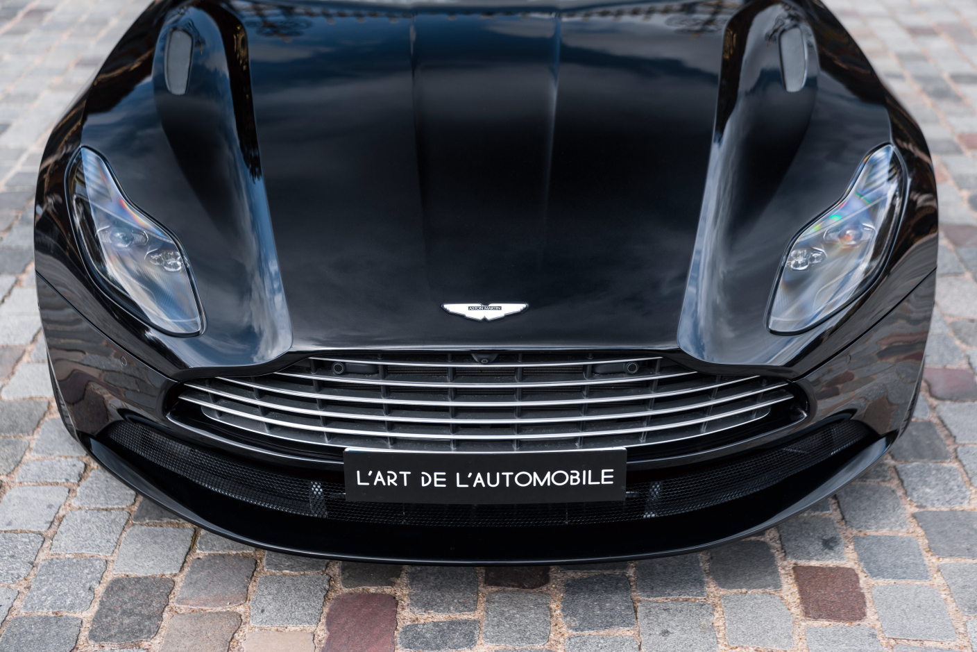 L'art de l'automobile | Aston Martin DB11 V8 Volante *Very low