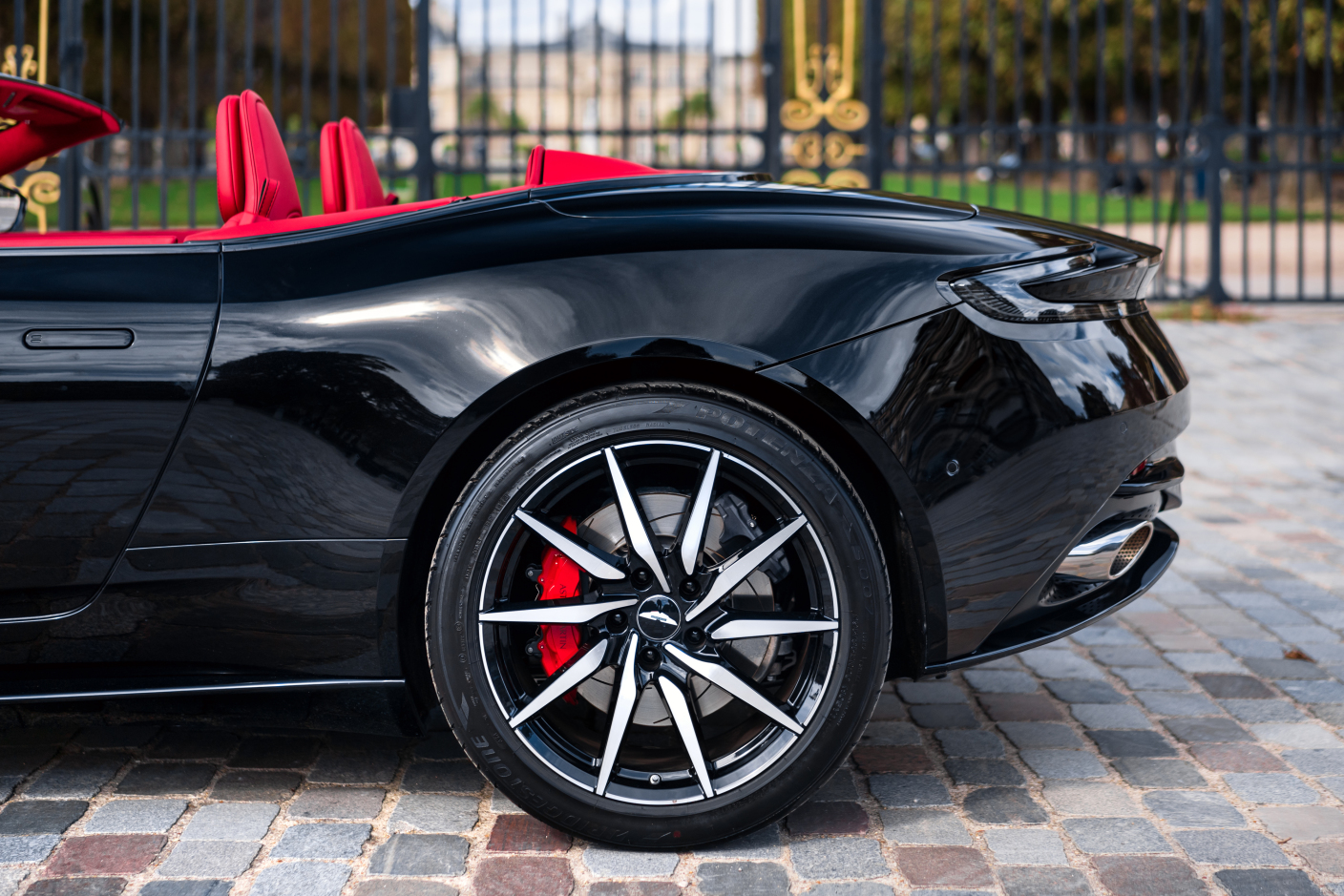 L'art de l'automobile | Aston Martin DB11 V8 Volante *Very low