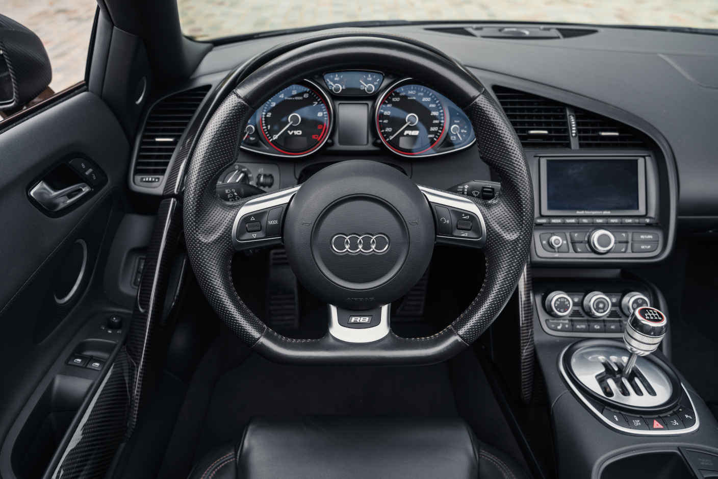 L'art de l'automobile | Audi R8 V10 Spyder *Manual gearbox*