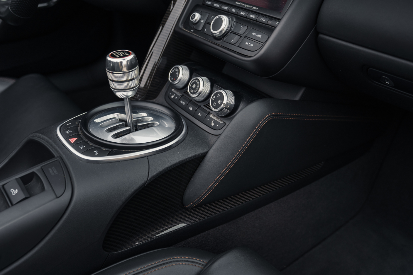L'art de l'automobile | Audi R8 V10 Spyder *Manual gearbox*