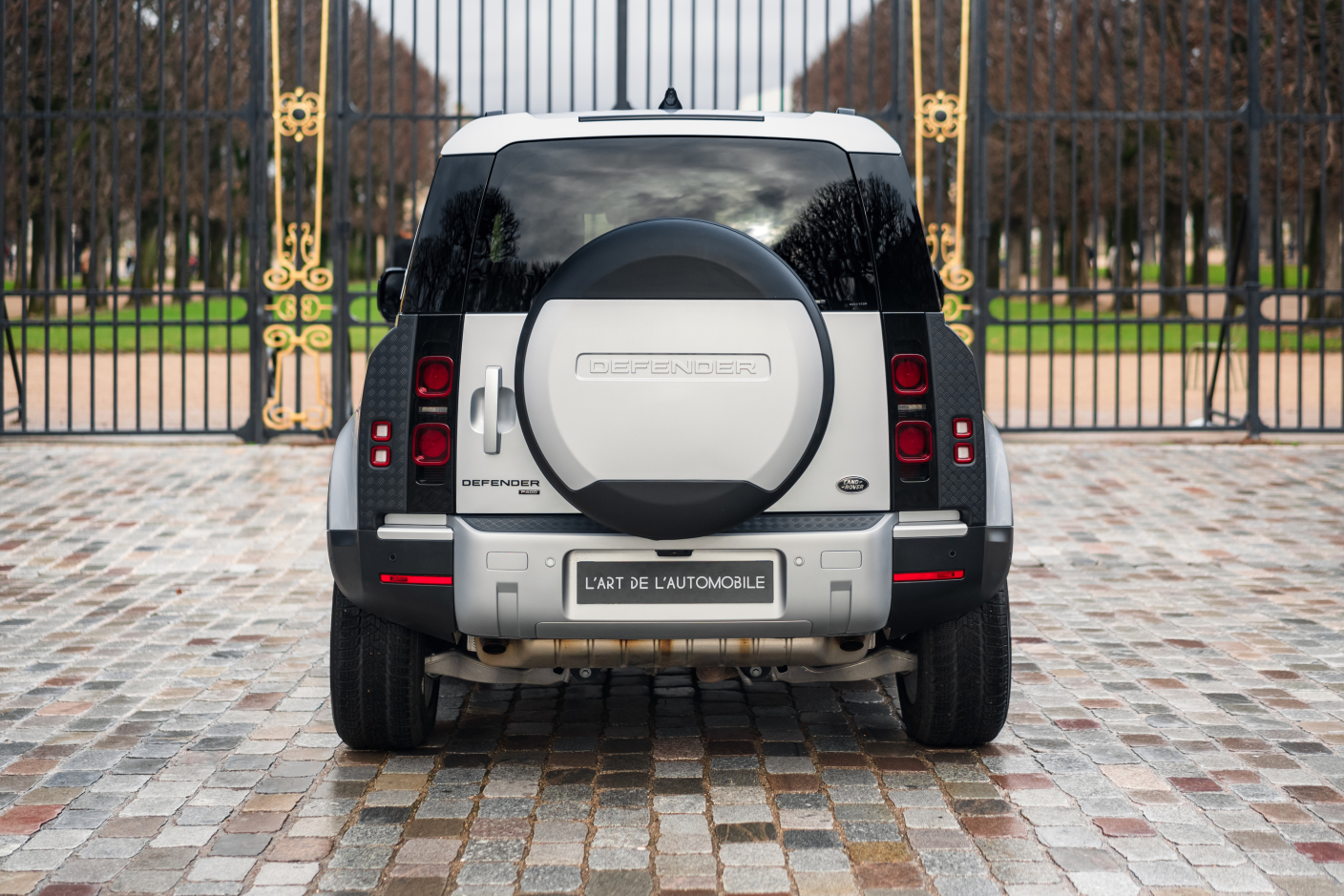 L'art de l'automobile | Land Rover Defender 90 HSE P400