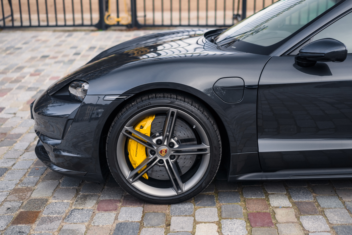 L'art de l'automobile | Porsche Taycan Turbo S *Volcano Grey