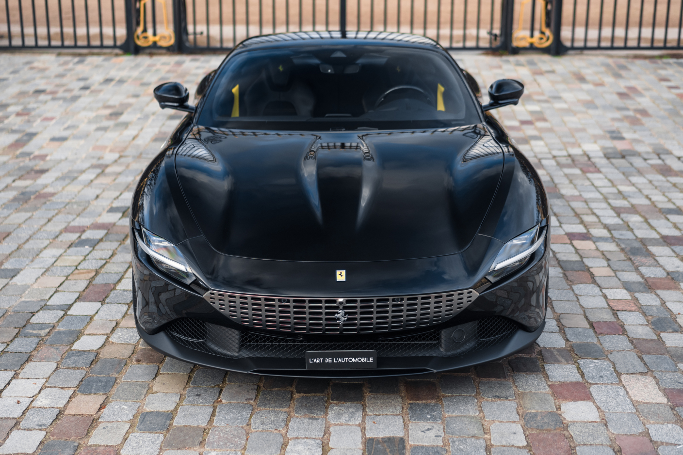 L'art de l'automobile | Ferrari Roma *Black on Black*