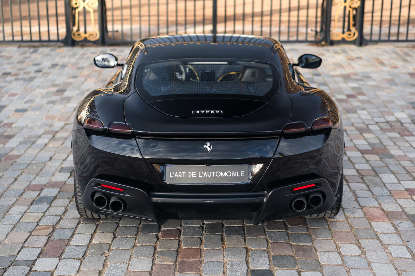 L'art de l'automobile | Ferrari Roma *Black on Black*