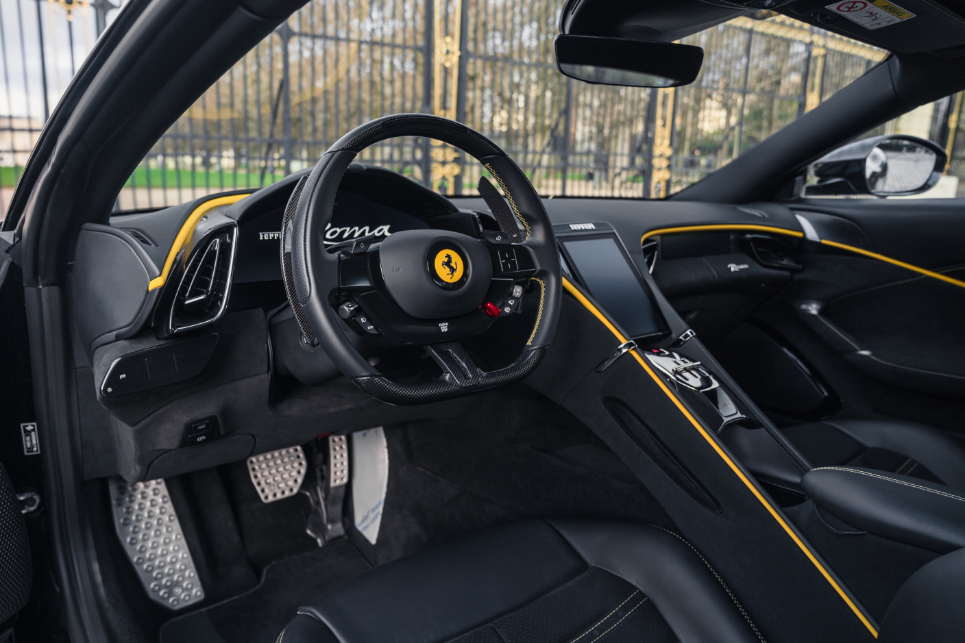 L'art de l'automobile | Ferrari Roma *Black on Black*