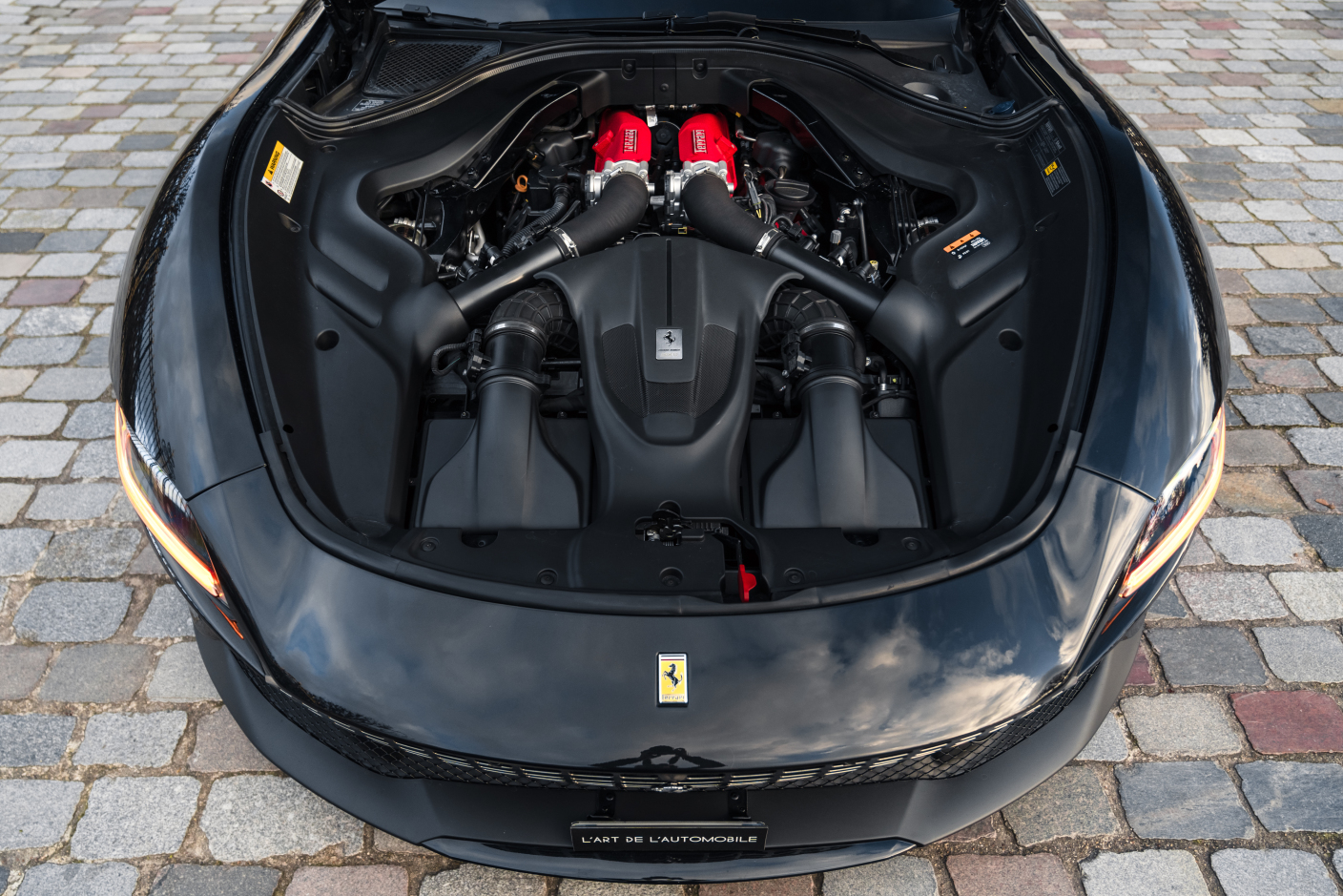 L'art de l'automobile | Ferrari Roma *Black on Black*