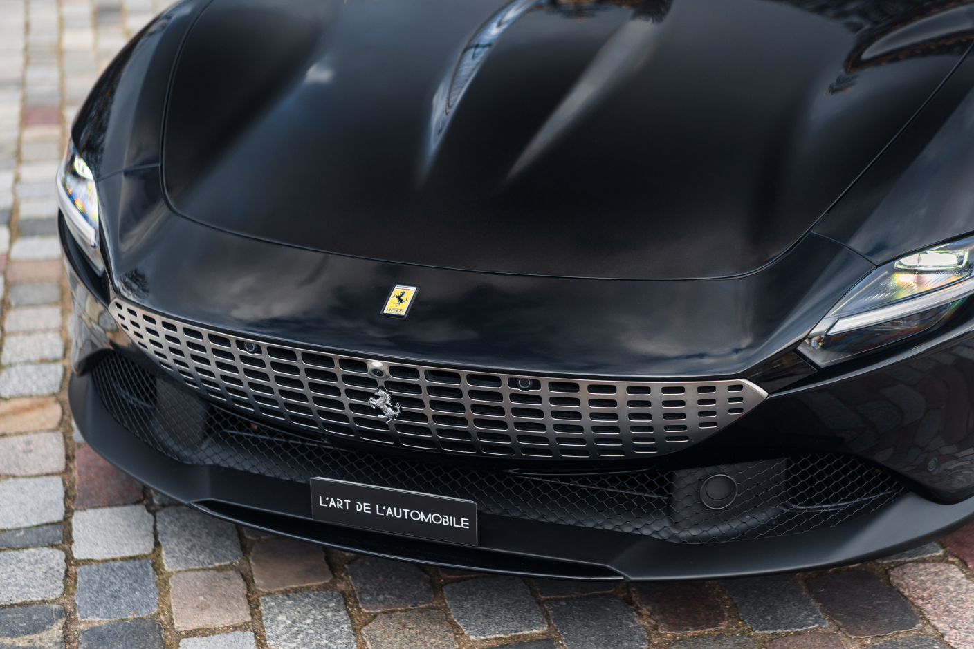 L'art de l'automobile | Ferrari Roma *Black on Black*