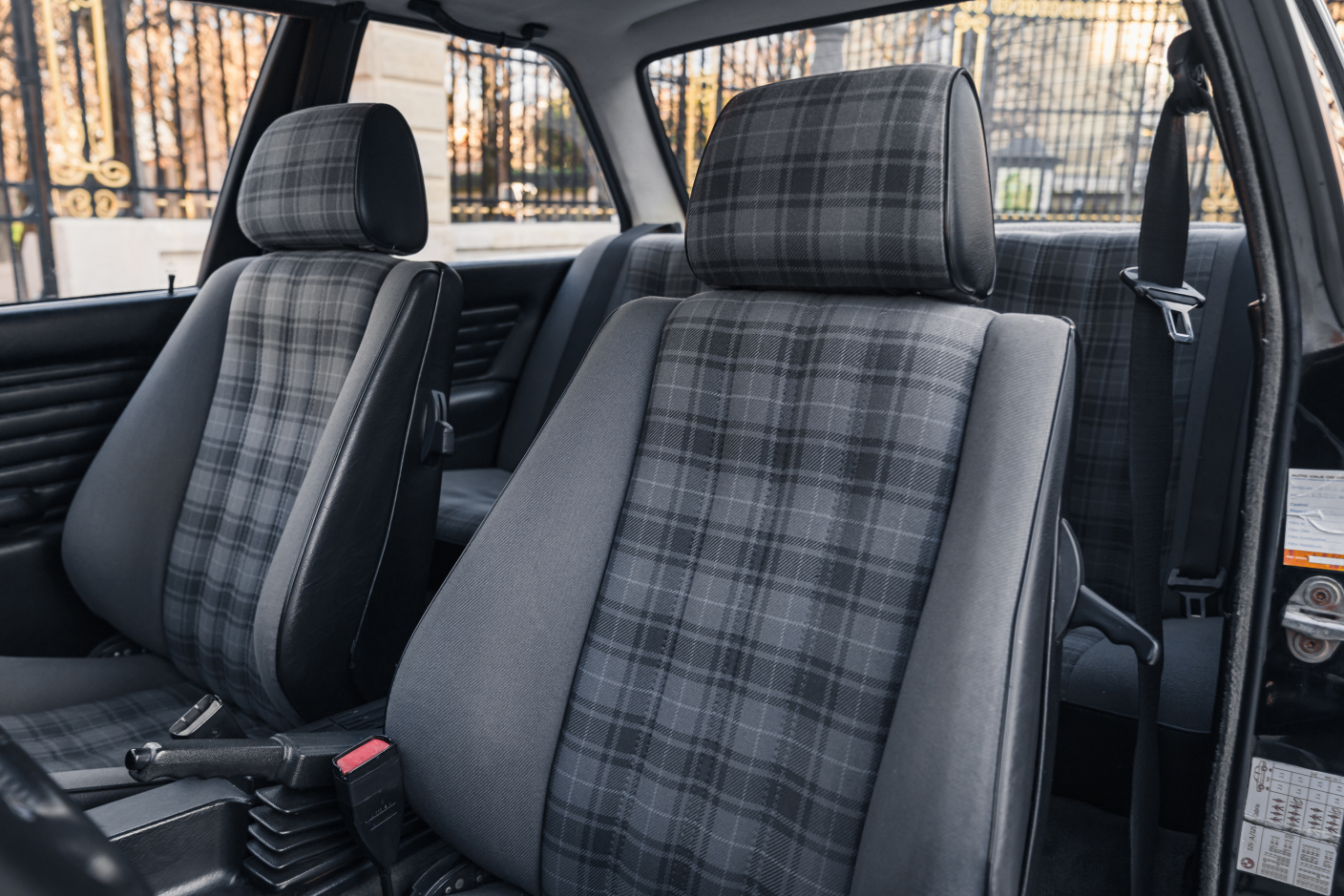 L'art de l'automobile | BMW 323i Coupe E30 *Sunroof*